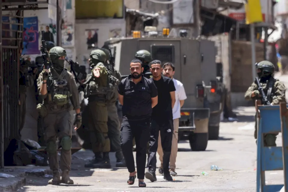 כוח מיוחד עוצר צעיר משכונת אום א-שראית ברמאללה - סוכנות חדשות צדא