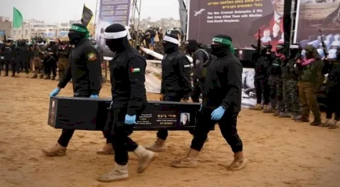 Al-Qassam Delivers the Body of an Israeli Prisoner - Sada News Agency