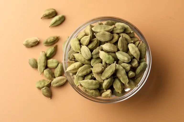 The Benefits of Cardamom as an Antioxidant and Breath Freshener - Sada ...