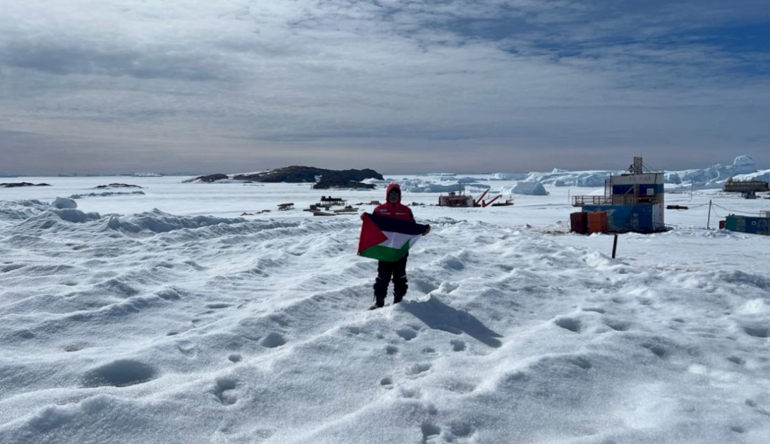 The Palestinian Flag Flies in the Antarctic Continent - Sada News Agency
