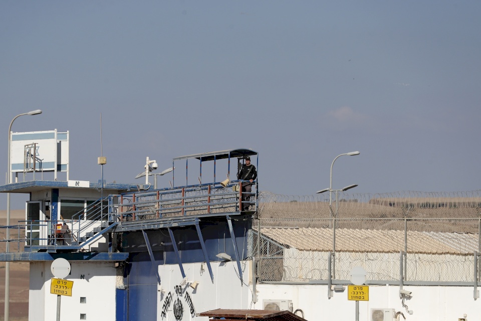 Occupation transfers the wounded Khalid Al-Fasfous to administrative ...