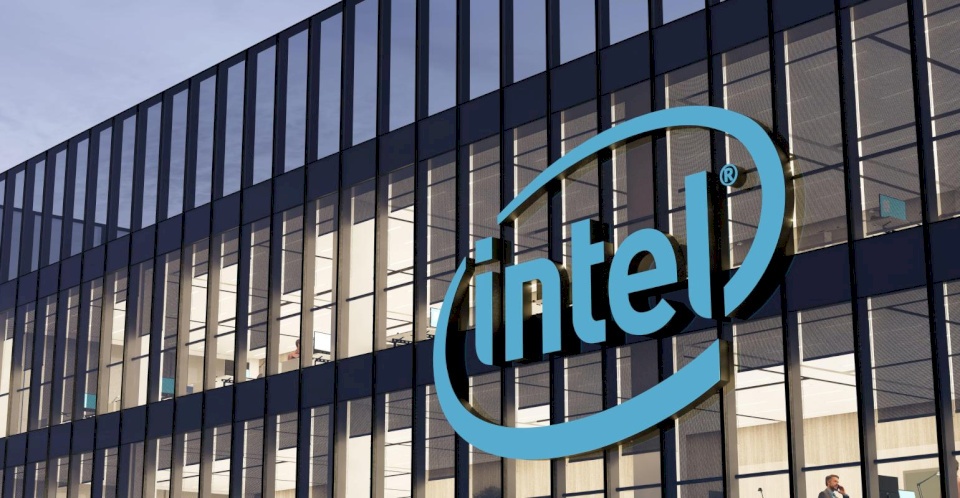 Intel Shares Plummet Over 10% After Disappointing Revenue Forecasts ...